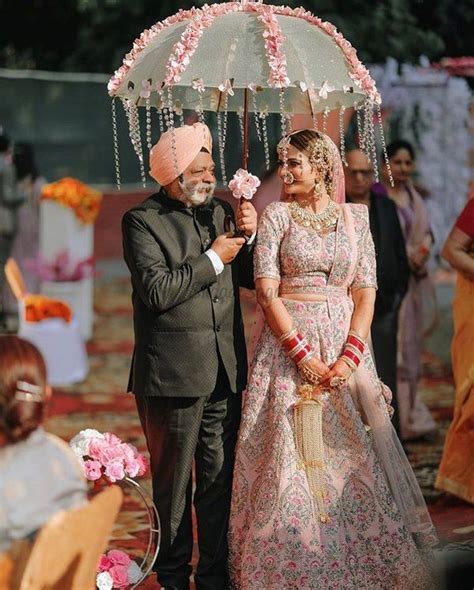 50 Cutesy Candid Portraits Of Brides That Has Our Hearts Artofit