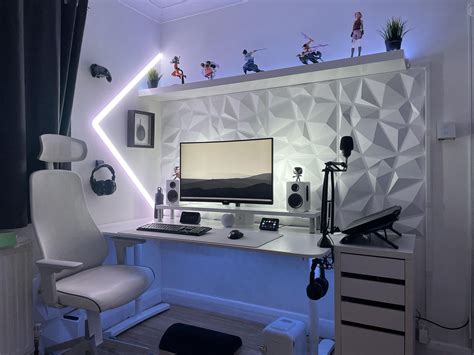 How To Organize Your Gaming Desk