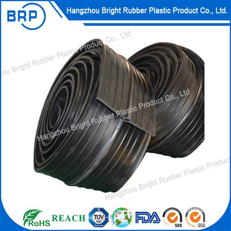 중국 맞춤형 방수 프로파일 고무 압출 부품 흑인 제조업체 공급 업체 공장 중국에서 만든 밝은 고무 플라스틱