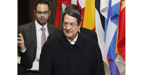 ЕС отпуска 10 млрд евро спасителен заем за Кипър