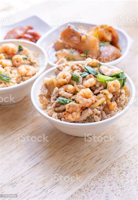 쌀 위에 삶은 새우 대만 의 유명한 전통 길거리 음식 밥에 새우를 삶아 여행 개념 상단보기 복사 공간 클로즈업 0명에 대한 스톡 사진 및 기타 이미지 Istock
