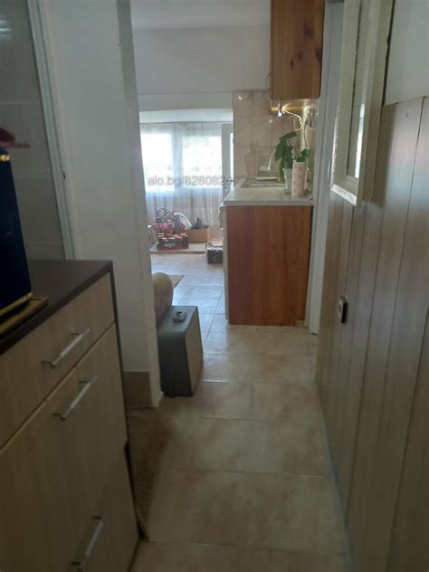 Ямбол обзаведена гарсониера Едностаен апартамент под наем 37 кв м Обзаведен Последен етаж Апар