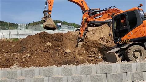 거제도 사등면 사곡리 공장부지 보강토 작업토공 장비 협업 Youtube