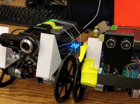 obstacle detecting and color following robot pair