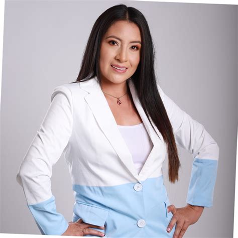 María Gabriela Robalino Jefe Comercial Corporación Proauto Linkedin