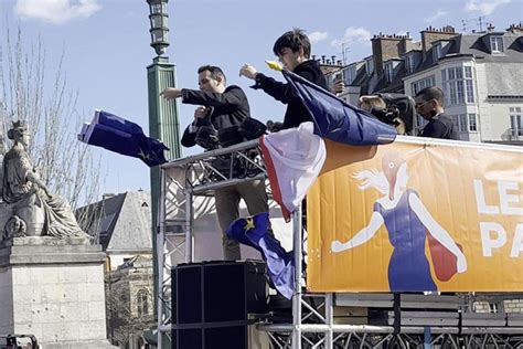 Протестующие в Париже против поставок оружия Киеву разорвали флаг ЕС