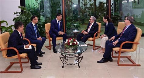 Монгол Улсын Ерөнхийлөгч У Хүрэлсүх Бүгд Найрамдах Куба Улсын удирдагч асан Раул Кастро Рустай