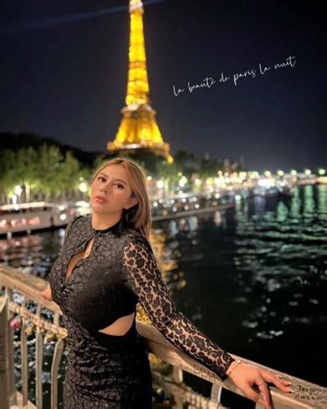 Gaya Hot Renna Dyana Saat Liburan Model Seksi Yang Diduga Pemeran