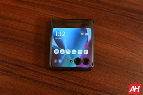 Phone Comparisons Motorola Razr Vs Samsung Galaxy Z Flip