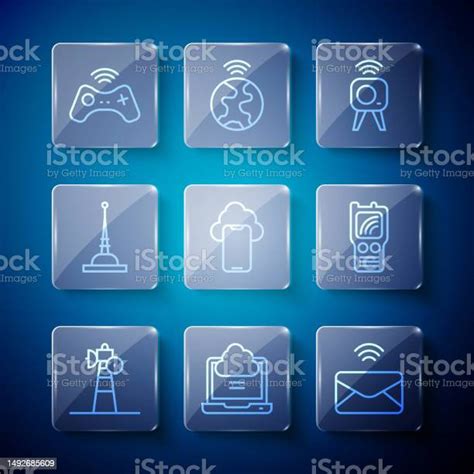 라인 위성 접시 네트워크 클라우드 연결 메일 및 이메일 웹 카메라 클라우드 기술 데이터 안테나 무선 게임 패드 및 워키 토키 아이콘을 설정합니다 벡터 0명에 대한 스톡 벡터