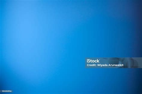 파란색 배경 개요 밝은 깨끗 한 해군 화이트 색상 고급 스러운 우아한 배경 디자인 벽지 또는 템플릿 아름다움 배너 깊고 어두운 검은 빈 카드에 대 한 빛이 종이 텍스처