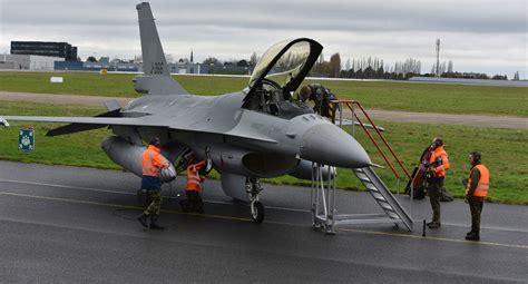 Lockheed Martin F 16 Block 70 Für Die Slowakei Fliegt Flug Revue