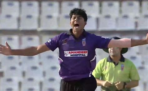 Royal Phantoms Vs Agri Kings Knights Ayush Goyal 3 For 40