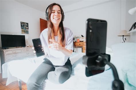 Premium Photo Young Woman Streaming On Her Bedroom Explaining Things
