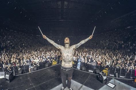 Filho De Travis Barker Baterista Do Blink 182 Causa Revolta Por Comentário Sobre Irmão Recém
