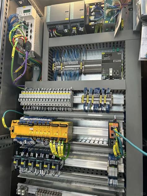 Plc控制柜发热怎么办？来自广东机柜空调厂家的实操建议 机柜空调厂家中能制冷