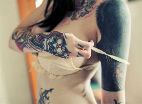 Tattooed Chicks With A Lot Of Sex Appeal Pics Gifs Izispicy Com
