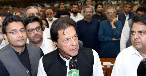 크리켓 영웅 임란 칸 파키스탄 총리 취임