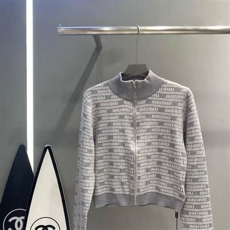 Свитер Miu Miu купить на Ozon по низкой цене 1746741934