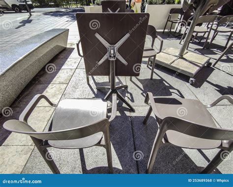 Tables De Terrasse Table Pliable Photo Stock Image Du Trame Patio