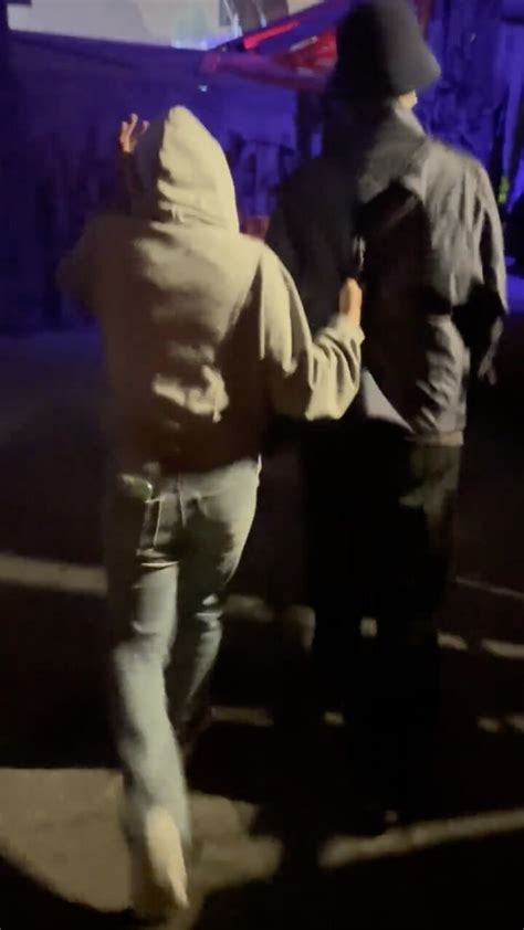 梦幻联动！全红婵王俊凯一起去环球影城鬼屋，两人全程互动超有爱腾讯新闻