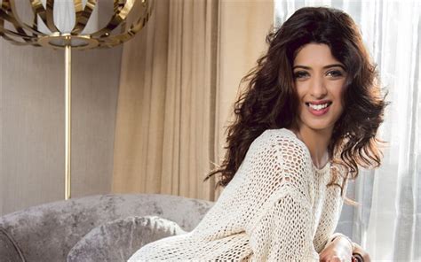 다운로드 아이쉬와라 사쿠자 인도 여배우 사진 촬영 화이트 니트 재킷 인도의 패션 모델 발리우드 아름다운 여인 바탕 화면 무료 데스크톱 용 무료 데스크톱 용 그림