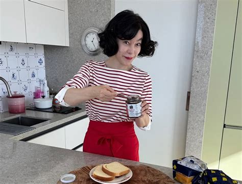 🔥 극성녀 연예인 시리즈 🔥 5️⃣ 최화정 💎 돈 벌면 어떻게 써야 하는지 아는 여자 퀄리티 있는 삶을 고집함 🩵 “싼 거 입으면 싼 사람 된다” 마인드 좋은 옷