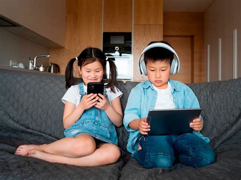 Хятадад цахим орчинд хүүхдүүдийг дээрэлхэх явдлыг бүрэн хориглов