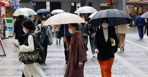 8차 유행 본격화 일본 하루 10만명 확진내년 1월 정점 예상