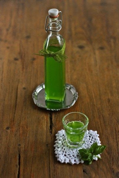 Liquore alla menta - Ricetta facile | Liquori, Basilico, Menta