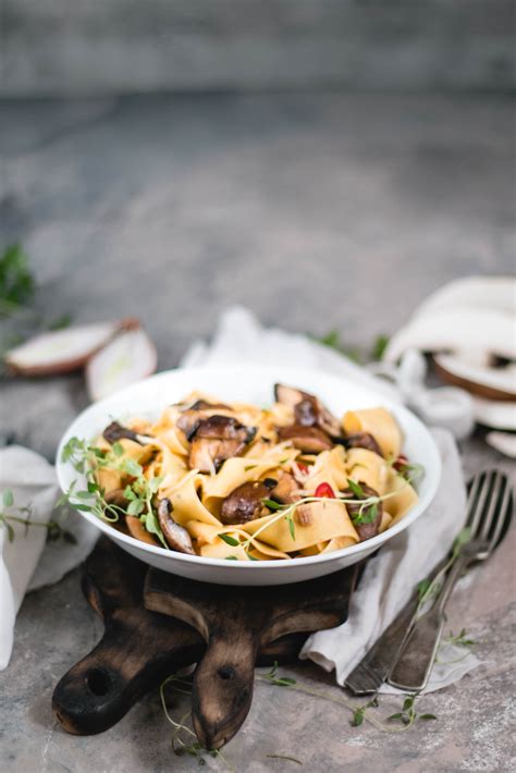 Gdy w brzuchu burczy... : Makaron pappardelle z pieczarkami portobello