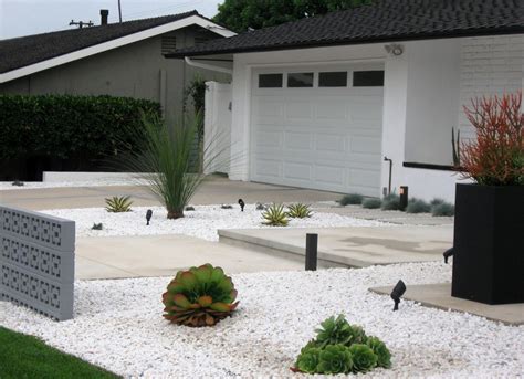Front Yard Landscaping Ideas With White Rocks For Elegant Appeal