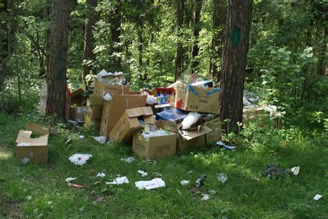 В Кургане на месте стихийных свалок появляются листовки «Бросая мусор ...