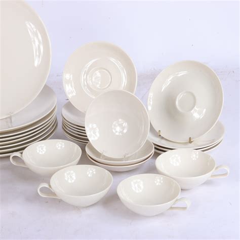 Lot Eva Zeisel Castleton China Museum White Pattern Undecorated 37pc Dinnerware 10 3 4diam