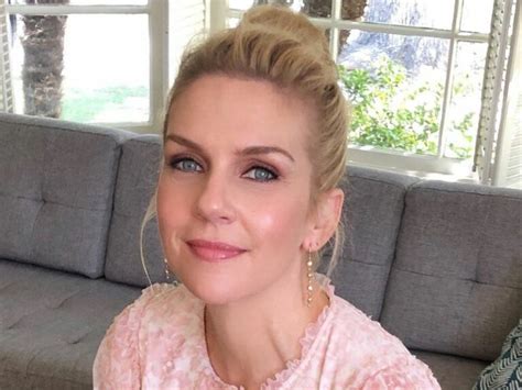 Rhea Seehorn Measurements Bio Height Weight Shoe And Bra Size