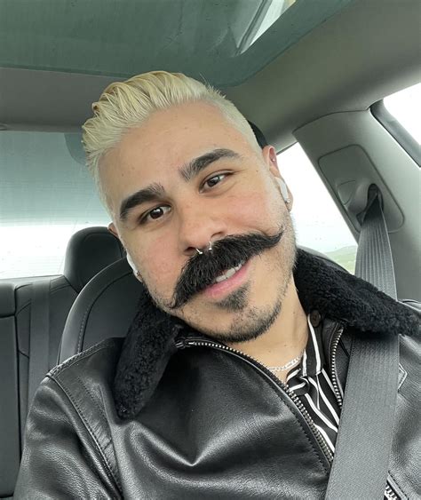 Went Blonde For A Minute Im Digging The High Contrast Between My Head