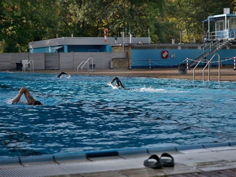 Topless Bathing House Rules Of Municipal Swimming Pools Adapted Berlin De