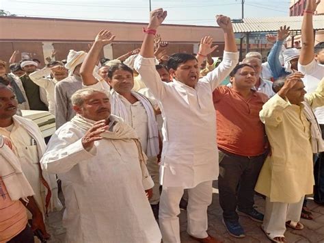 Slogans Raised Over The Sale Of Fake Fertilizers Seed Medicines Daps