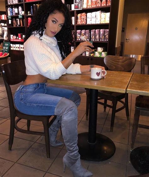 Fineassgirl Panosundaki Pin