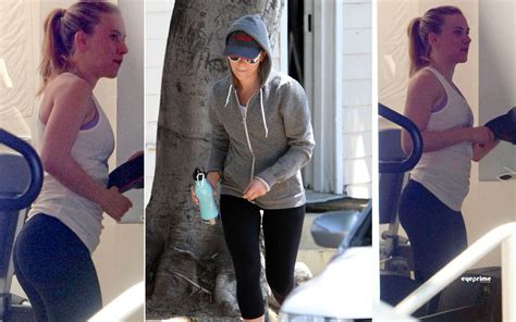 Celebrity Fashion Trends Scarlett Johansson Makes A Run For It After