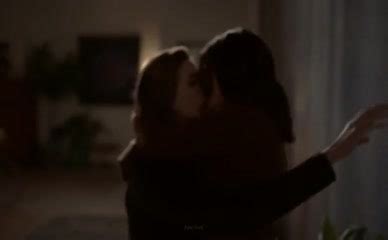 E R Fightmaster Caterina Scorsone Lesbian Scene In Grey S Anatomy AZNude