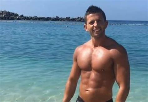 El Padre Sexy P Rroco Actor Y Modelo Con Fines Sociales