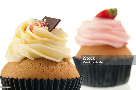 바닐라 컵케잌 스트로우베리 컵 케이크 유클리드의 배경기술 0명에 대한 스톡 사진 및 기타 이미지 0명 건강에 좋지 않은 음식 노랑 Istock