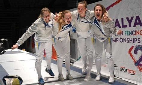 Жіноча збірна України здобула бронзу на ЧЄ в командній шаблі Спорт