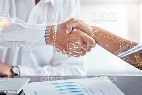 악수 B2b 비즈니스 미팅 및 비즈니스 사람들이 성공적인 협업 팀워크 및 파트너십을 위해 악수합니다 사무실에서 스타트업 물류