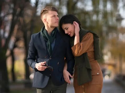 Hook Up Meaning Signs How To Deal With It Better Topics