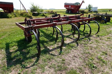 International 5500 13 Chisel Plow Agriculture Bigiron