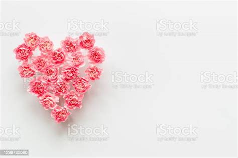 인사말 카드용 분홍색 꽃으로 만든 하트 발렌타인 데이 결혼식 또는 생일 결혼식에 대한 스톡 사진 및 기타 이미지 결혼식 공휴일 꽃 식물 Istock