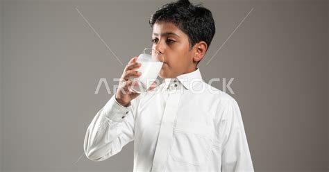 فوائد الحليب المتعددة للجسم والعظام مفهوم العناية والاهتمام بالصحة