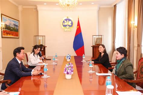 ГХ ны сайд Б Батцэцэг Элчин сайд Ким Жун Гү г хүлээн авч уулзав Nio Mn